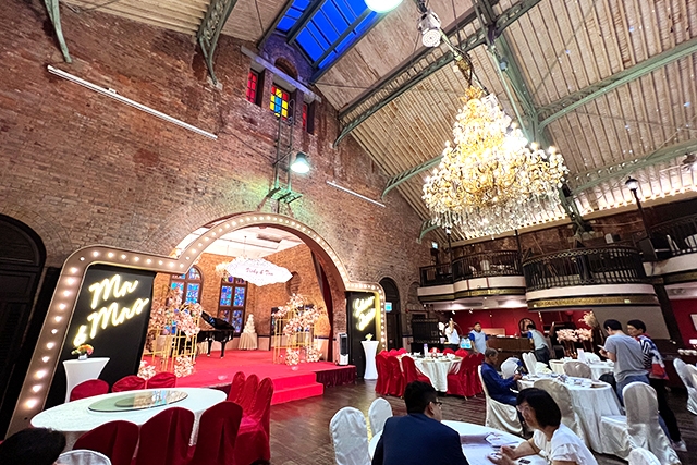 【2023 ClubONE大舞臺小型婚宴首選】復古感滿分！準新人大讚最chill的歐式輕婚禮場地！帶你參觀浪漫古堡主題ClubONE大舞臺 - | 新婚生活易